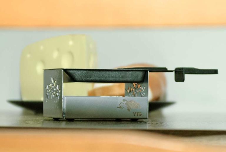 Mini Raclette mit Logo veredelt | Juerg Siegrist AG